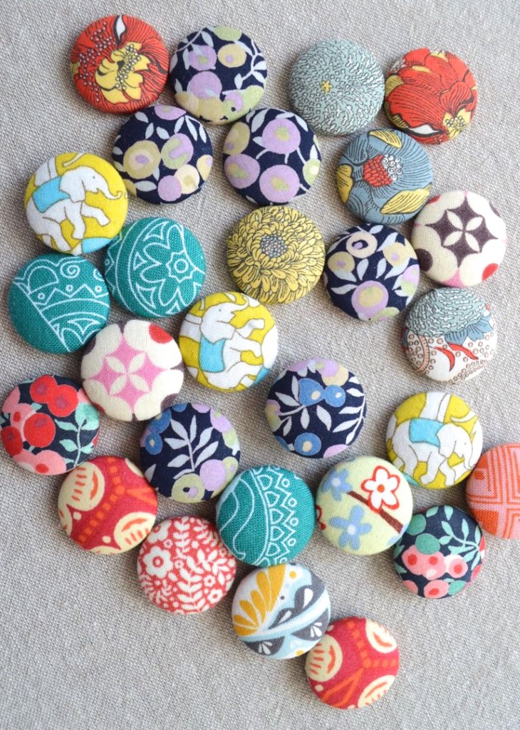 DIY Fabric Scrap Magnet Tutorial - Andrea's Notebook DIY Fabric Scrap Magnet Tutorial - Andrea's Notebook
