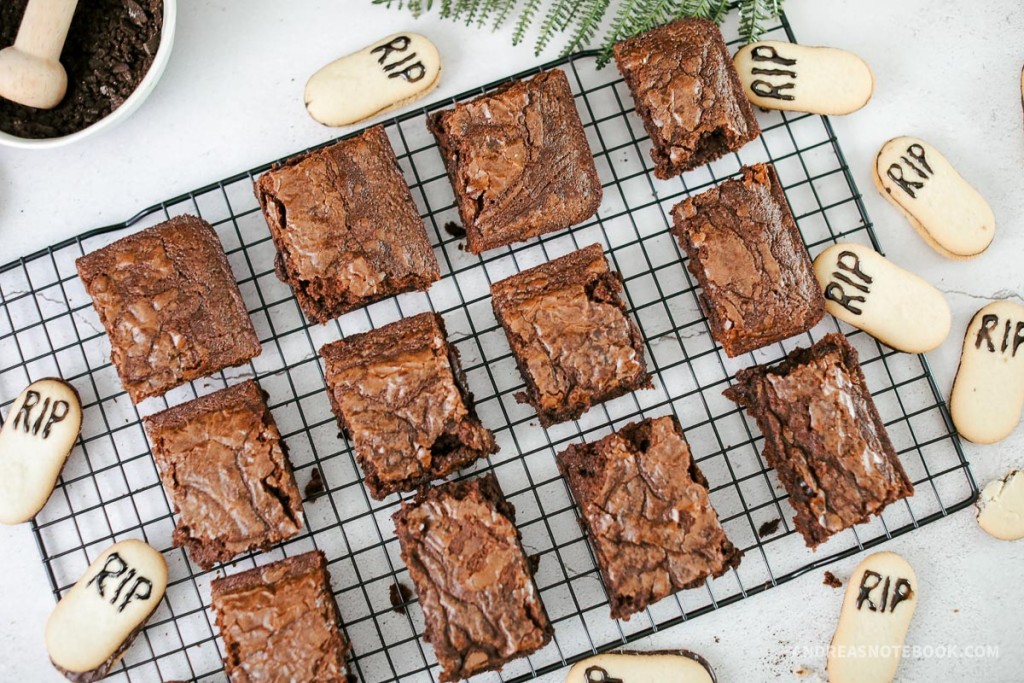Easy Halloween Brownies - Andrea's Notebook