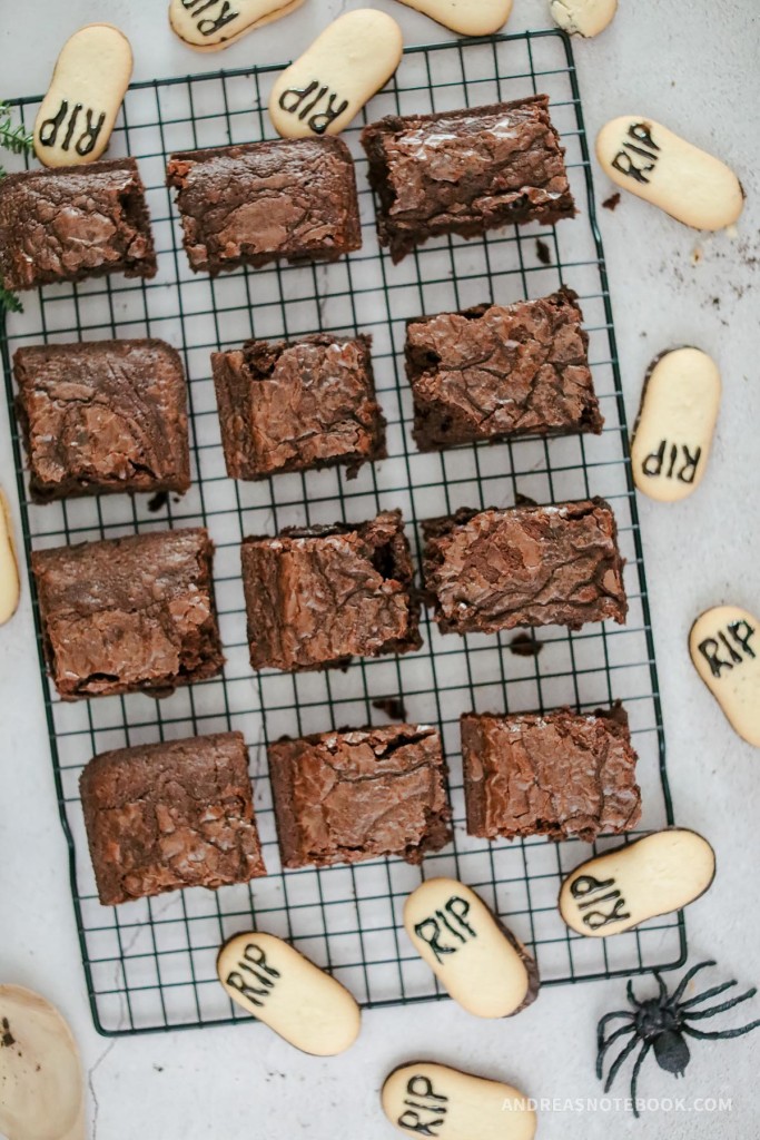 Easy Halloween Brownies - Andrea's Notebook